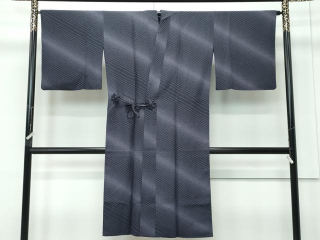 ■■■　サイズ　■■■ 身丈 122cm（肩から） 裄丈 68cm 袖丈 45.5cm 袖幅 34.5cm 前幅 30cm 後幅 34cm 裄 お袖側 約 2cm　身頃側 約 2.5cm ■■■　商品詳細　■■■ 【正絹】 状態は特に目立っ...