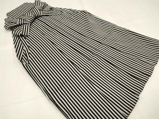 ■■■　サイズ　■■■ 【袴】 紐下　約　60cm ■■■　商品詳細　■■■ 袴【化繊】 状態は接写画像のように後襞に薄い汚れがございますが その他特に目立ったシミ汚れなどもなく大変良い状態です。 お安く出品致しますので、是非この機会にいか...
