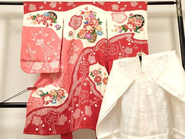 ■■■　サイズ　■■■ 【祝着】 身丈 100cm（肩から） 裄丈 47.5cm（肩上げ　0cm） 袖丈 58cm　縫込み 4cm 袖幅 30.5cm 前幅 16cm 後幅 17cm 着物縫いこみ 内揚げ 0cm （腰上げ　0cm） 裄 お...
