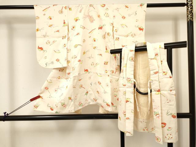 ■■■　サイズ　■■■ 【祝着】 身丈 77cm（肩から） 裄丈 39cm（肩上げ　0cm） 袖丈 44cm　縫込み 1cm 袖幅 22.5cm 前幅 15cm 後幅 16.5cm 着物縫いこみ 内揚げ 0cm （腰上げ　0cm） 裄 お袖...