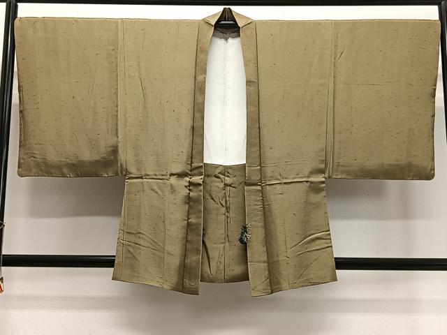 ■■■　サイズ　■■■ 身丈 83cm（肩から） 裄丈 68cm 袖丈 52cm　縫込み 4.5cm 袖幅 34.5cm 前幅 19cm 後幅 31cm 裄 お袖側 約1cm　身頃側 約1cm ■■■　商品詳細　■■■ 【正絹・一つ紋】 状...