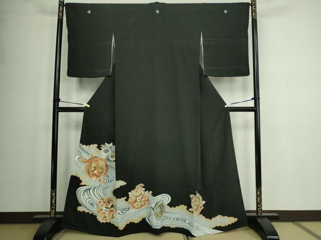 ■■■　サイズ　■■■ 身丈 163cm（肩から） 裄丈 66.5cm 袖丈 56cm　縫込み 3cm 袖幅 34cm 前幅 24cm 後幅 31cm 着物縫いこみ 内揚げ 1cm 裄 お袖側 約0cm　身頃側 約2cm ■■■　商品詳細　...