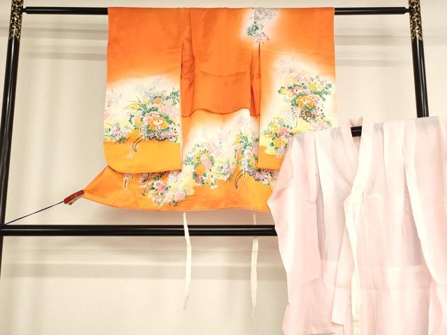 ■■■　サイズ　■■■ 【祝着】 身丈 74.5cm（肩から） 裄丈 39cm（肩上げ　4.5cm） 袖丈 60cm　縫込み 2.5cm 袖幅 26cm 前幅 16cm 後幅 21.5cm 着物縫いこみ 内揚げ 0cm （腰上げ　13cm）...