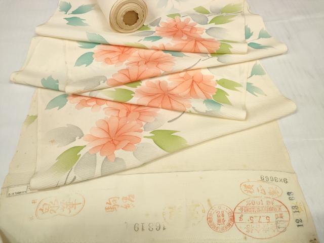 ■■■　サイズ　■■■ 長さ　　着尺分あり 幅　　　約36cm ■■■　商品詳細　■■■ 【正絹・未使用】 状態は接写画像のように表地所々・裏面所々に薄い汚れがございます。 大変上質な逸品になります。 お安く出品致しますので、是非この機会に...