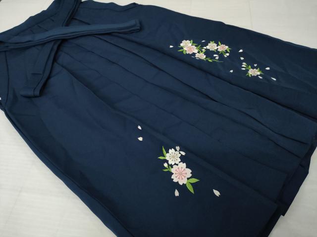 ■■■　サイズ　■■■ 紐下丈　約90cm ■■■　商品詳細　■■■ 【化繊】 状態は特に目立ったシミ汚れなどもなく大変良い状態です。 大変上質な逸品になります。 お安く出品致しますので、是非この機会にいかがでしょうか？※ご自身で洗濯された...
