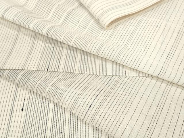 ■■■　サイズ　■■■ 長さ　　着尺分あり 幅　　　約37cm ■■■　商品詳細　■■■ 【正絹】 状態は接写画像のように表地所々に薄いシミ汚れがございます。 大変上質な逸品になります。 お安く出品致しますので、是非この機会にいかがでしょう...