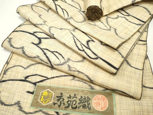 ■■■　サイズ　■■■ 長さ　　着尺分あり 幅　　　約37.5cm ■■■　商品詳細　■■■ 【正絹・未使用】 状態は接写画像のように表地所々・裏面所々に汚れがございます。 大変上質な逸品になります。 お安く出品致しますので、是非この機会に...