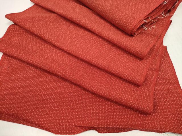■■■　サイズ　■■■ 長さ　　着尺分あり 幅　　　約35.5cm ■■■　商品詳細　■■■ 【正絹】 状態は接写画像のように表地所々に薄い汚れ、穴開きがございます。 大変上質な逸品になります。 お安く出品致しますので、是非この機会にいかが...