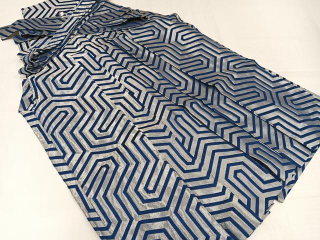 ■■■　サイズ　■■■ 紐下丈　約79.5cm ■■■　商品詳細　■■■ 【交織】 状態は接写画像のように腰紐に裂けがございますが その他特に目立ったシミ汚れなどもなく大変良い状態です。 大変上質な逸品になります。 お安く出品致しますので、...
