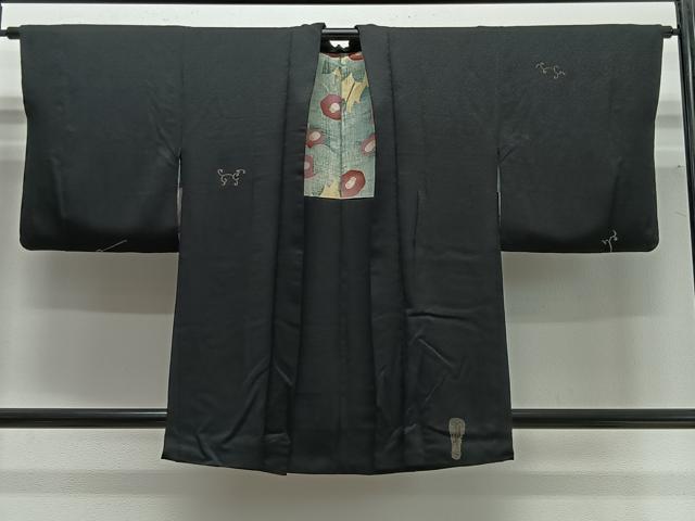 ■■■　サイズ　■■■ 身丈 85cm（肩から） 裄丈 63.5cm 袖丈 46cm　縫込み 10.5cm 袖幅 31.5cm 前幅 19.5cm 後幅 31.5cm 裄 お袖側 約1cm　身頃側 約1cm ■■■　商品詳細　■■■ 【正絹...