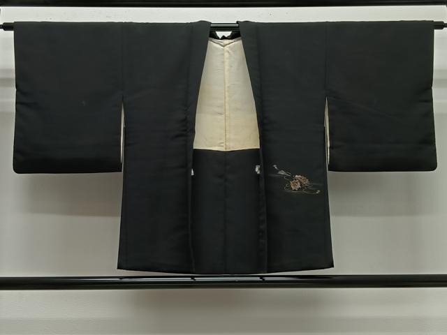 ■■■　サイズ　■■■ 身丈 75cm（肩から） 裄丈 62.5cm 袖丈 46.5cm　縫込み 4cm 袖幅 32cm 前幅 18cm 後幅 28cm 裄 お袖側 約1.5cm　身頃側 約2cm ■■■　商品詳細　■■■ 【正絹】 状態は...