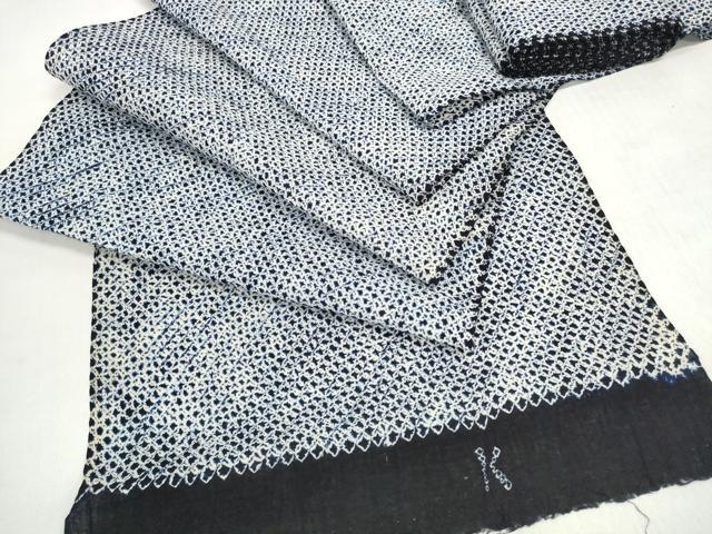 ■■■　サイズ　■■■ 長さ　　着尺分あり 幅　　　約35.5cm ■■■　商品詳細　■■■ 【綿・未使用】 状態は接写画像のように表地所々に薄いシミ汚れ・アクがございます。 人気の高い“有松鳴海絞り”の浴衣でございます。 “鳴海絞り”なら...