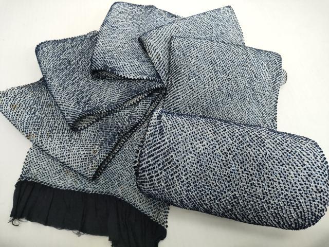 ■■■　サイズ　■■■ 長さ　　　　　着尺分あり 平置き幅　　　約20cm 拡張時巾　　　約35cm ■■■　商品詳細　■■■ 【綿・未使用】 状態は接写画像のように表地所々にアクがございます。 人気の高い“有松鳴海絞り”の浴衣でございます...
