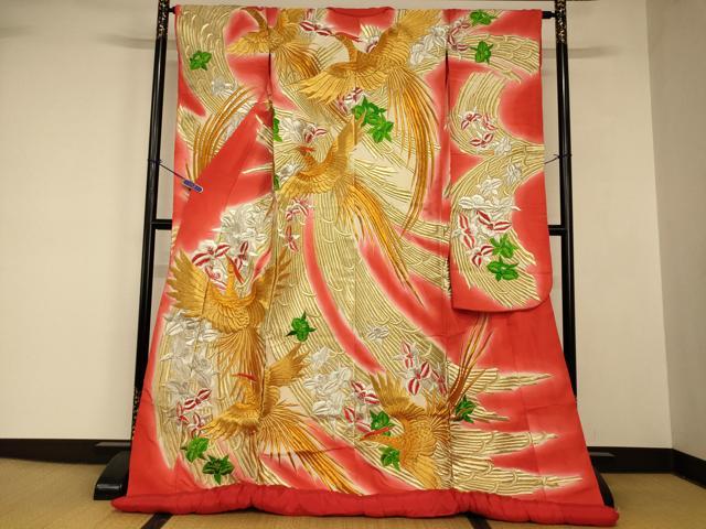 ■■■　サイズ　■■■ 身丈 183cm（肩から） 裄丈 64cm 袖丈 106cm　縫込み 6cm 袖幅 31cm 前幅 25cm 後幅 31cm 着物縫いこみ 内揚げ 0cm 裄 お袖側 約1cm　身頃側 約1cm ■■■　商品詳細　■...