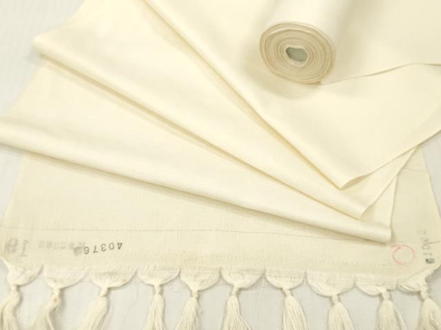 ■■■　サイズ　■■■ 長さ　　着尺分あり 幅　　　約36cm ■■■　商品詳細　■■■ 【正絹・未使用】 状態は接写画像のように表地所々・裏面所々に薄い汚れがございます。 大変上質な逸品になります。 お安く出品致しますので、是非この機会に...
