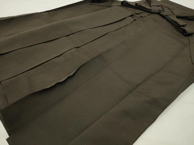 ■■■　サイズ　■■■ 紐下丈　約78cm ■■■　商品詳細　■■■ 【正絹】 状態は接写画像のように袴止め紐部分・三のひだに薄い汚れがございますが その他特に目立ったシミ汚れなどもなく大変良い状態です。 大変上質な逸品になります。 お安く...