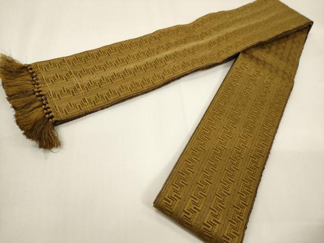 ■■■　サイズ　■■■ 長さ 376cm（房4cm） 幅 9.5cm程 ■■■　商品詳細　■■■ 【正絹】 状態は接写画像のように手先・裏地に汚れがございますが その他特に目立ったシミ汚れなどもなく大変良い状態です。 本場筑前博多織は、 福...