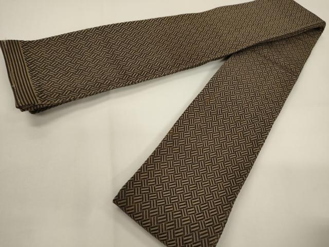 ■■■　サイズ　■■■ 長さ 344cm 幅 9cm程 ■■■　商品詳細　■■■ 【正絹】 状態は接写画像のように表地所々に汚れがございます。 本場筑前博多織は、 福岡県福岡市博多区やその周辺で生産される絹織物です。 仏具のひとつである独鈷...