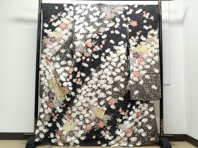 ■■■　サイズ　■■■ 身丈 166.5cm（肩から） 裄丈 68cm 袖丈 111cm　縫込み 10cm 袖幅 35cm 前幅 24.5cm 後幅 30cm 着物縫いこみ 内揚げ 0cm 裄 お袖側 約3cm　身頃側 約3cm ■■■　商...
