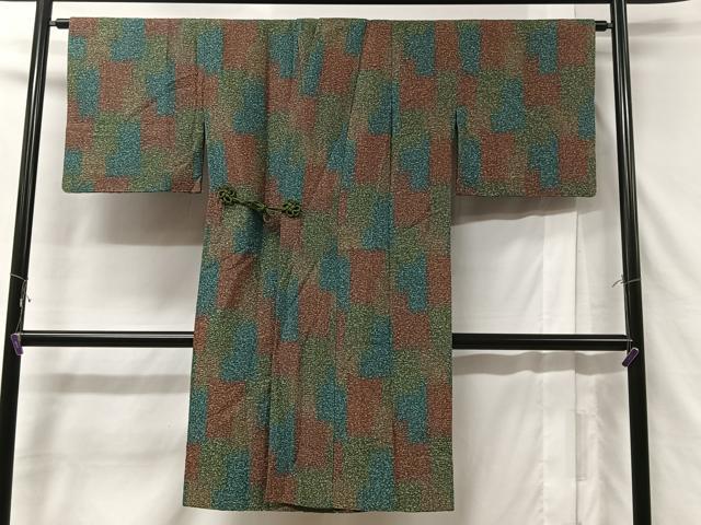 ■■■　サイズ　■■■ 身丈 112.5cm（肩から） 裄丈 63cm 袖丈 43.5cm　縫込み 4cm 袖幅 32.5cm 前幅 26.5cm 後幅 30cm 裄 お袖側 約1.5cm　身頃側 約4cm ■■■　商品詳細　■■■ 【正絹...