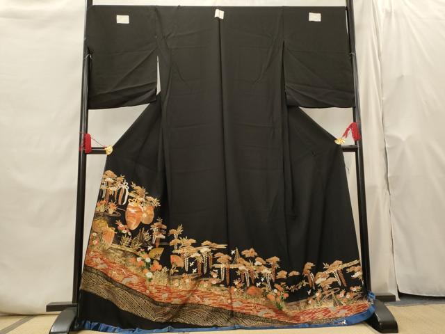 ■■■　サイズ　■■■ 反幅　34cm　　　八掛付き ※ご自身でお好みのサイズに仕立ててお召になっていただけます。 ■■■　商品詳細　■■■ 【正絹・五つ紋・未使用】 状態は画像を添付しておりますので、そちらをご確認下さいますよう宜しくお願...
