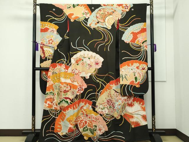 ■■■　サイズ　■■■ 身丈 166cm（肩から） 裄丈 64cm 袖丈 110.5cm 袖幅 33.5cm 前幅 23cm 後幅 28.5cm 着物縫いこみ 内揚げ 0cm 裄 お袖側 約 1cm　身頃側 約 1cm ■■■　商品詳細　■...