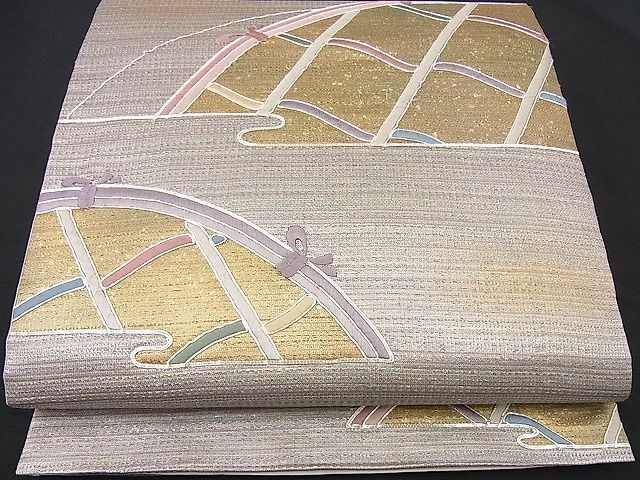 ■■■　サイズ　■■■ 長さ 438cm 幅 31cm程 ■■■　商品詳細　■■■ 【正絹】 状態は接写画像のように 刺繍部分に所々糸よれ 裏地に所々薄い汚れ がございますが その他特に目立ったシミ汚れなどもなく大変良い状態です。 大変上質...