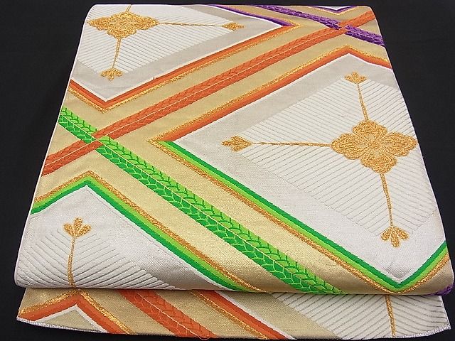 ■■■　サイズ　■■■ 長さ 428cm 幅 31cm程 ■■■　商品詳細　■■■ 【正絹・芯なし】状態は接写画像のようにたれ先上部・太鼓・柄止まりにスレ、裏地に薄い汚れ柄止まりから手先にかけて折山の薄い汚れがございますがその他特に目立った...