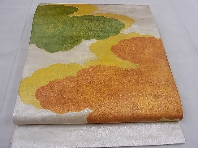 ■■■　サイズ　■■■ 長さ 428cm 幅 30cm程 ■■■　商品詳細　■■■ 【正絹】 状態は接写画像のように、裏地に薄い汚れがございますが、 その他表地は特に目立ったシミ汚れなどもなく大変良い状態です。 着用時には見えない部分になり...