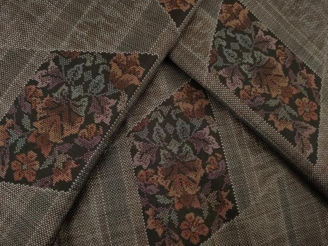 ■■■　サイズ　■■■ 身丈 165.5cm（肩から） 裄丈 64cm 袖丈 48.5cm　縫込み 3.5cm 袖幅 33cm 前幅 23cm 後幅 28cm 着物縫いこみ 内揚げ 2cm 裄 お袖側 約2cm　身頃側 約3cm ■■■　商...