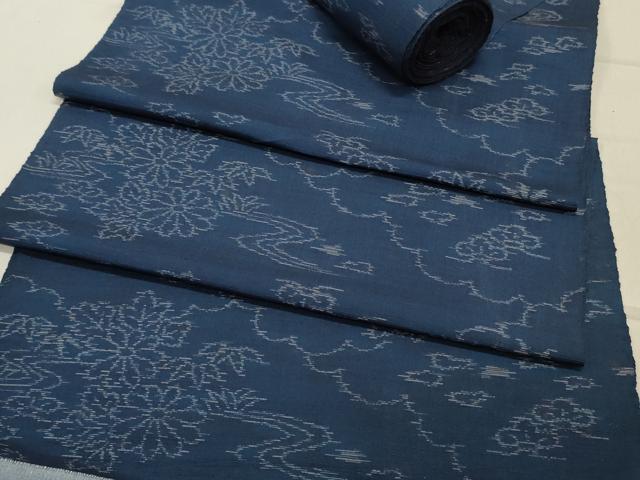 ■■■　サイズ　■■■ 長さ　　着尺分あり 幅　　　約37cm ■■■　商品詳細　■■■ 【正絹・未使用】 状態は接写画像のように表地所々・裏面に薄い汚れがございます。 大変上質な逸品になります。 お安く出品致しますので、是非この機会にいか...