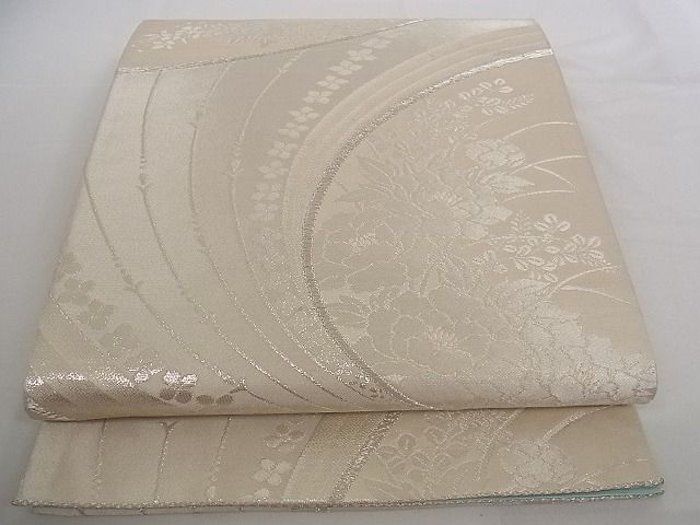 ■■■　サイズ　■■■ 長さ 424cm 幅 30cm程 ■■■　商品詳細　■■■ 【正絹】 状態は 柄止まり・前柄・太鼓上部に薄い汚れがございますが その他特に目立ったシミ汚れなどもなく大変良い状態です。 大変上質な逸品になります。 お安...