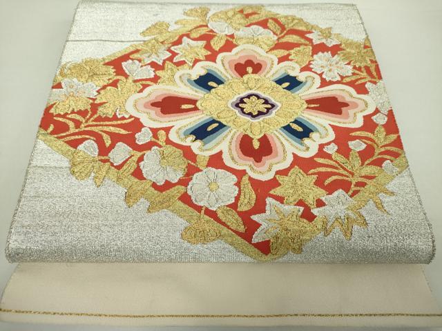 ■■■　サイズ　■■■ 長さ 354cm 幅 30cm程 ■■■　商品詳細　■■■ 【正絹】 状態は接写画像のように表地所々、裏地所々に薄い汚れがございます。 爪で糸を1本1本掻きよせて織る爪つづれは 「日に寸、五日に寸、十日に寸」と伝えら...