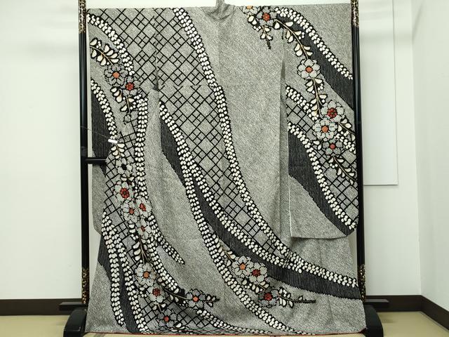 ■■■　サイズ　■■■ 身丈 176cm（肩から） 裄丈 69cm 袖丈 119cm 袖幅 35cm 前幅 24cm 後幅 30.5cm 着物縫いこみ 内揚げ 3cm 裄 お袖側 約 0cm　身頃側 約 0cm ■■■　商品詳細　■■■ 【...