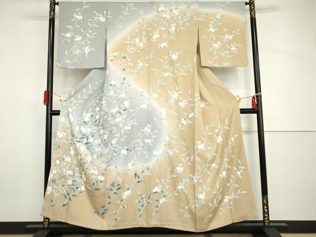 ■■■　サイズ　■■■ 身丈 155cm（肩から） 裄丈 65cm 袖丈 50cm　縫込み 6cm 袖幅 33cm 前幅 24cm 後幅 30cm 着物縫いこみ 内揚げ 12cm 裄 お袖側 約1cm　身頃側 約2cm ■■■　商品詳細　■...