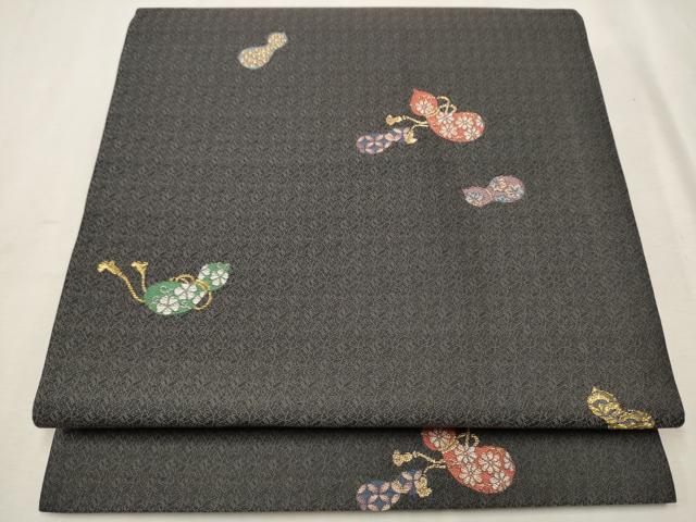 ■■■　サイズ　■■■ 長さ 366cm 幅 30.5cm程 ■■■　商品詳細　■■■ 【正絹】 状態は締めてはおりますが 特に目立ったシミ汚れなどもなく大変良い状態です。 大変上質な逸品になります。 お安く出品致しますので、是非この機会に...