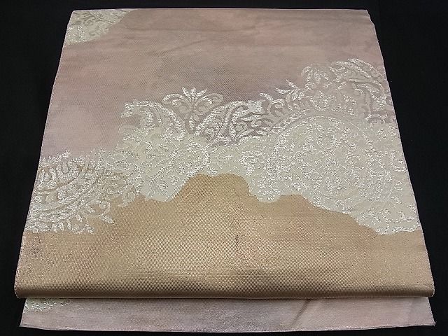 ■■■　サイズ　■■■ 長さ 428cm 幅 31cm程 ■■■　商品詳細　■■■ 【正絹】 状態は接写画像のように 柄止まり・裏地に薄い汚れ、前柄付近に折れ山のスレがございますが その他特に目立ったシミ汚れなどもなく大変良い状態です。 大...