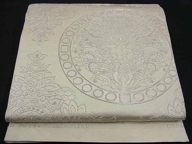 ■■■　サイズ　■■■ 長さ 416cm 幅 30.5cm程 ■■■　商品詳細　■■■ 【正絹】 状態は接写画像のように 太鼓下部・前柄に薄い汚れ、柄止まりに折れ山の薄い汚れがございますが その他特に目立ったシミ汚れなどもなく大変良い状態で...