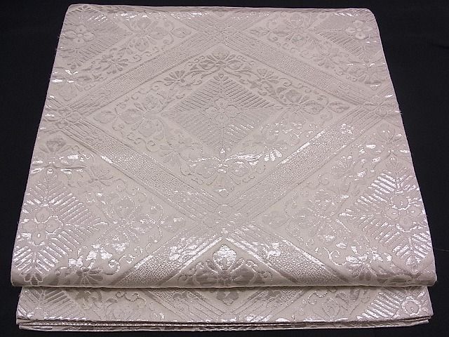 ■■■　サイズ　■■■ 長さ 410cm 幅 30.5cm程 ■■■　商品詳細　■■■ 【正絹・芯なし】 状態は接写画像のように 前柄・柄止まり・手先に薄い汚れがございますが その他特に目立ったシミ汚れなどもなく大変良い状態です。 大変上質...