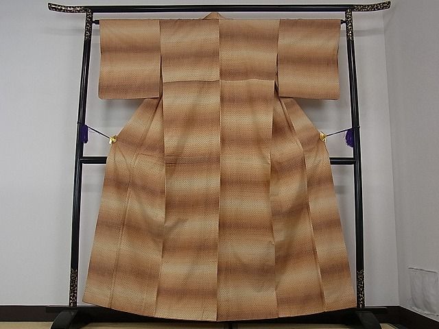 ■■■　サイズ　■■■ 身丈 157cm（肩から） 裄丈 64cm 袖丈 45cm　縫込み 5cm 袖幅 32cm 前幅 23.5cm 後幅 29.5cm 着物縫いこみ 内揚げ 3.5cm 裄 お袖側 約2.5cm　身頃側 約1.5cm ■...