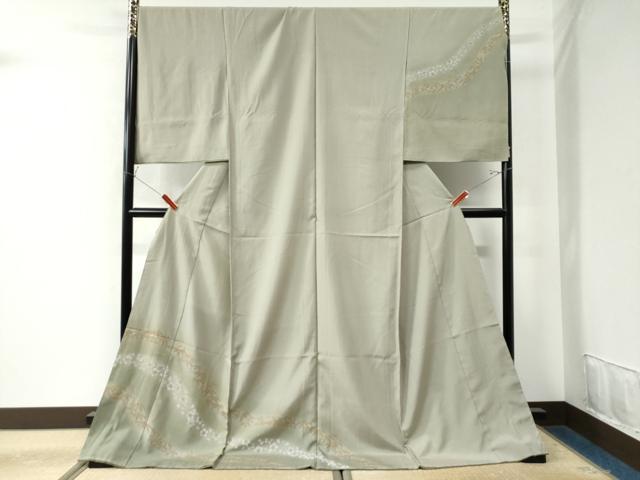 ■■■　サイズ　■■■ 反幅　37cm　　　八掛付き ※ご自身でお好みのサイズに仕立ててお召になっていただけます。 ■■■　商品詳細　■■■ 【正絹・未使用】 状態は特に目立ったシミ汚れなどもなく大変良い状態です。 大変上質な逸品になります...