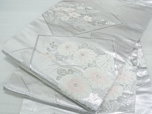 ■■■　サイズ　■■■ 長さ 432cm 幅 31cm程 ■■■　商品詳細　■■■ 【正絹・関西仕立て】 状態は接写画像のように 太鼓上部、柄止まり、裏地に薄い汚れがございますが その他特に目立ったシミ汚れなどもなく大変良い状態です。 着用...