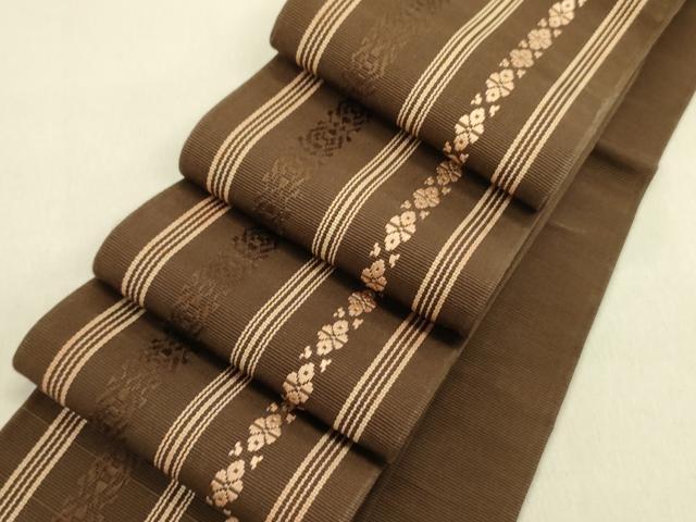 ■■■　サイズ　■■■ 長さ 408cm 幅 9cm程 ■■■　商品詳細　■■■ 【正絹】 状態は1.2回程しか締めておりませんが 接写画像のように裏面・表面に薄い汚れがございます。 本場筑前博多織は、　 福岡県福岡市博多区やその周辺で生産...
