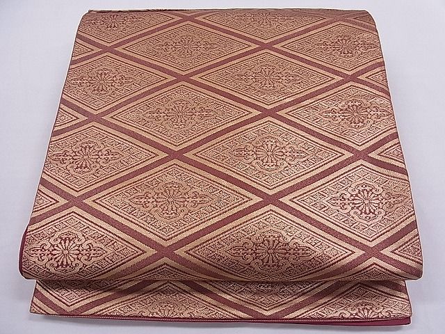 ■■■　サイズ　■■■ 長さ 428cm 幅 30.5cm程 ■■■　商品詳細　■■■ 【正絹】 状態は接写画像のように 裏地に薄い汚れがございますが その他表地は特に目立ったシミ汚れなどもなく大変良い状態です。 着用時には見えない部分にな...