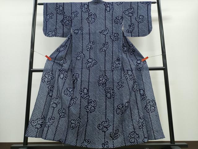 ■■■　サイズ　■■■ 身丈 156cm（肩から） 裄丈 63cm 袖丈 43cm　縫込み 3cm 袖幅 33cm 前幅 25.5cm 後幅 30cm 着物縫いこみ 内揚げ 0cm 裄 お袖側 約1cm　身頃側 約2.5cm ■■■　商品詳...