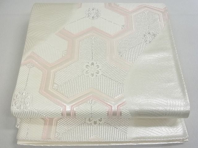 ■■■　サイズ　■■■ 長さ 432cm 幅 30.5cm程 ■■■　商品詳細　■■■ 【正絹・未仕立て】 状態は接写画像のように 柄止まりに薄い汚れがございますが その他特に目立ったシミ汚れなどもなく大変良い状態です。 着用時には見えない...