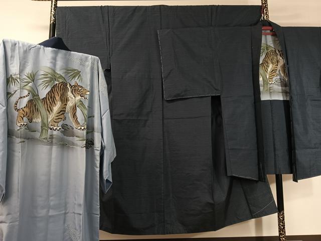 ■■■　サイズ　■■■ 【着物】 身丈 145cm（肩から） 裄丈 68.5cm 袖丈 45cm　縫込み 6.5cm 袖幅 34cm 前幅 25cm 後幅 30.5cm 着物縫いこみ 内揚げ 6cm 裄 お袖側 約1cm　身頃側 約2cm ...