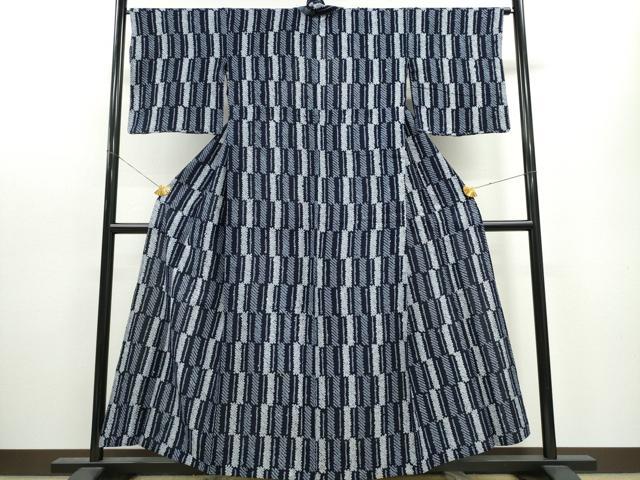 ■■■　サイズ　■■■ 身丈 156cm（肩から） 裄丈 67.5cm 袖丈 46.5cm　縫込み 2.5cm 袖幅 35.5cm 前幅 28cm 後幅 32.5cm 着物縫いこみ 内揚げ 0cm 裄 お袖側 約1cm　身頃側 約1cm ■...