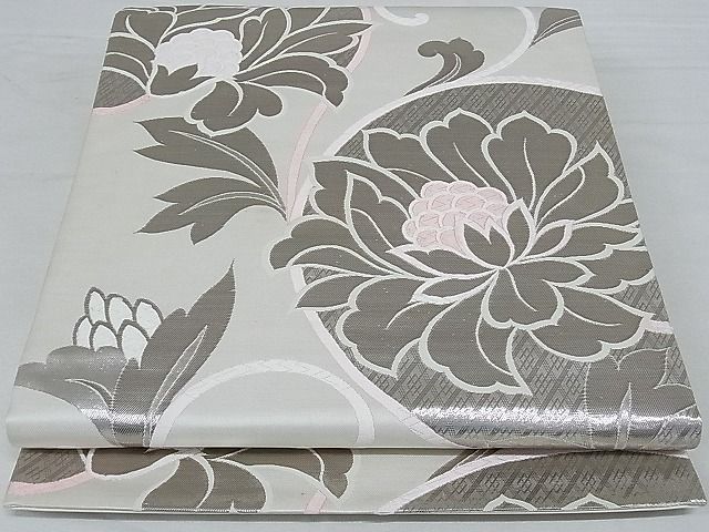 ■■■　サイズ　■■■ 長さ 440cm 幅　31cm程 ■■■　商品詳細　■■■ 【正絹】 状態は接写画像のように たれ先・太鼓に薄い汚れ、胴回りに折山の薄い線汚れがございますが その他特に目立ったシミ汚れなどもなく大変良い状態です。 大...