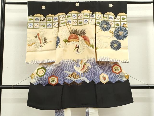 ■■■　サイズ　■■■ 【着物】 身丈 96.5cm（肩から） 裄丈 46cm 袖丈 57cm ■■■　商品詳細　■■■ 産着【正絹・五つ紋】の状態は接写画像のように 祝着の表地所々・胴裏、襦袢の表地所々・胴裏に薄い汚れがございます。 大変...